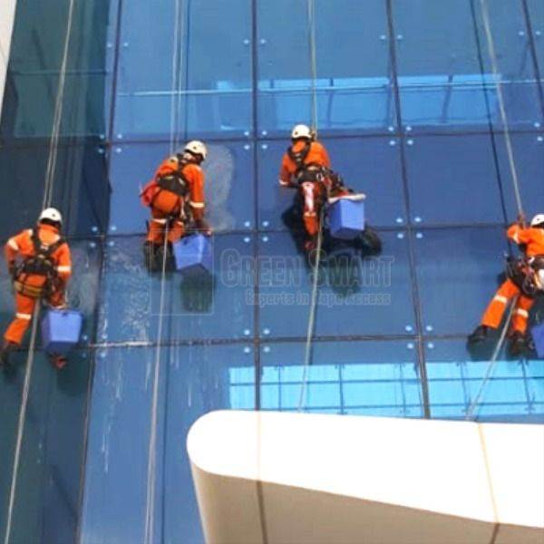 Façade Cleaning Services Provide In All UAE