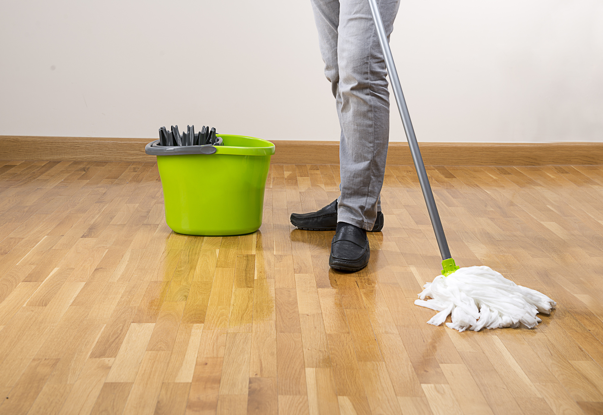 MOPPING THE FLOOR NO.1 SERVICES IN UAE Low cost and high clean